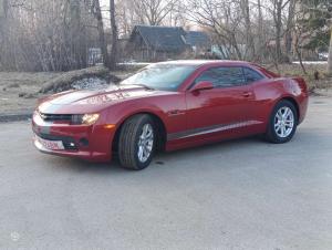 Sarkans Chevrolet Camaro 2014 Panevēža, ar dzinēja tilpumu 3.56 L un nobraukumu 101 tūkst. km par 11000 €, foto  vietnē AUTOMOTO.COM.LV