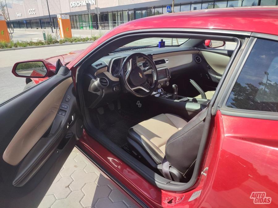 Sarkans Chevrolet Camaro 2015 Panevēža, ar dzinēja tilpumu 3.60 L un nobraukumu 210 tūkst. km par 11000 €, foto 12 vietnē AUTOMOTO.COM.LV