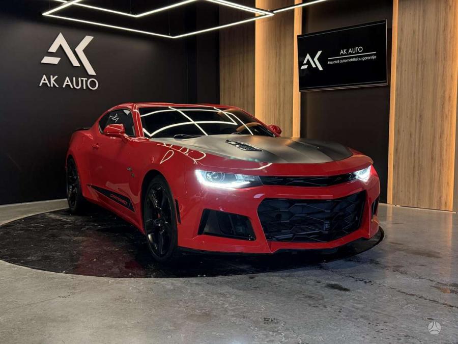 Red Chevrolet Camaro 2016 in Kaunas, with an engine capacity of 6.16 L and mileage of 80 thousand km for 24990 €, photo 3 on AUTOMOTO.COM.LV