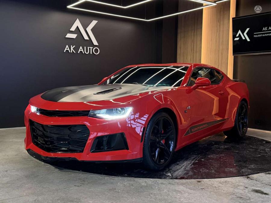 Red Chevrolet Camaro 2016 in Kaunas, with an engine capacity of 6.16 L and mileage of 80 thousand km for 24990 €, photo 6 on AUTOMOTO.COM.LV