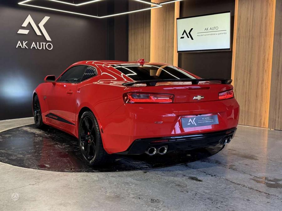 Red Chevrolet Camaro 2016 in Kaunas, with an engine capacity of 6.16 L and mileage of 80 thousand km for 24990 €, photo 9 on AUTOMOTO.COM.LV