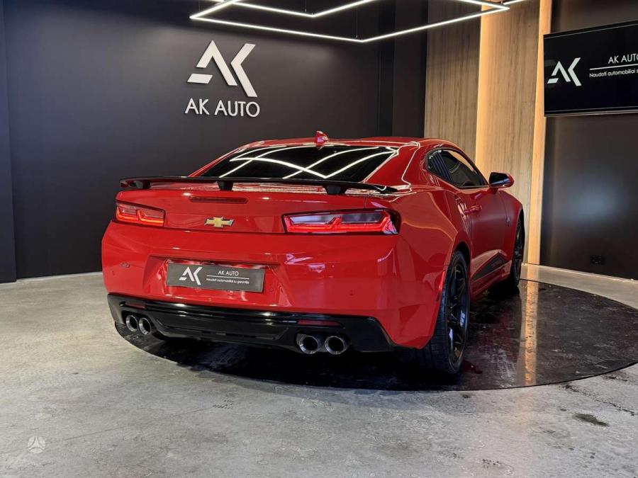 Red Chevrolet Camaro 2016 in Kaunas, with an engine capacity of 6.16 L and mileage of 80 thousand km for 24990 €, photo 11 on AUTOMOTO.COM.LV