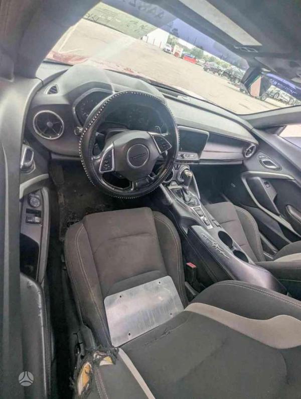 Red Chevrolet Camaro 2016 in Klaipeda, with an engine capacity of 3.60 L and mileage of 218 thousand km for 7500 €, photo 10 on AUTOMOTO.COM.LV