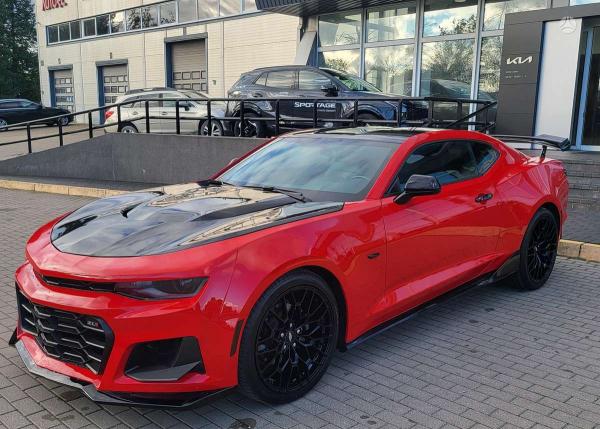 Chevrolet Camaro 2022 in Siauliai on AUTOMOTO.COM.LV Red Chevrolet Camaro 2022 in Siauliai, with an engine capacity of 3.60 L and mileage of 51 thousand km for 26999 €, photo 7 on AUTOMOTO.COM.LV