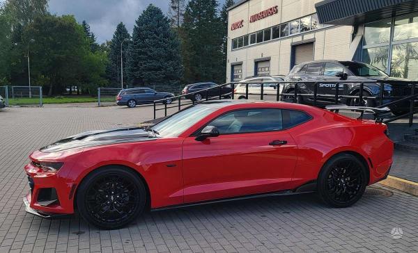 Chevrolet Camaro 2022 in Siauliai on AUTOMOTO.COM.LV Red Chevrolet Camaro 2022 in Siauliai, with an engine capacity of 3.60 L and mileage of 51 thousand km for 26999 €, photo 8 on AUTOMOTO.COM.LV