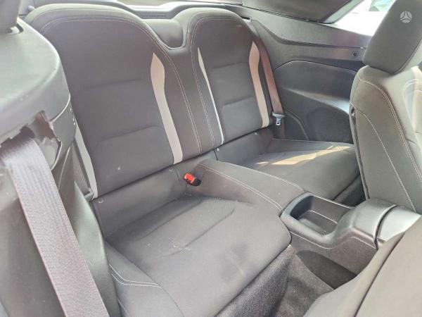 White Chevrolet Camaro 2019 in Ukmerge, with an engine capacity of 3.60 L and mileage of 149 thousand km for 5990 €, photo 8 on AUTOMOTO.COM.LV