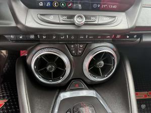 Balts Chevrolet Camaro 2022 Kretinga, ar dzinēja tilpumu 6.20 L un nobraukumu 73 tūkst. km par 30999 €, foto 23 vietnē AUTOMOTO.COM.LV