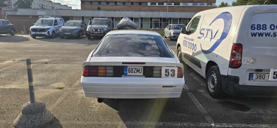 White Chevrolet Camaro 1987 in Tallinn, with an engine capacity of 5.00 L and mileage of 103 thousand km for 14000 €, photo 5 on AUTOMOTO.COM.LV