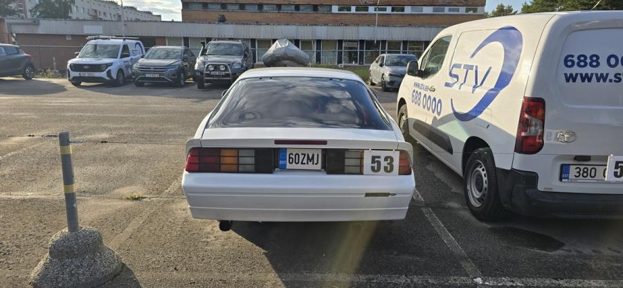 White Chevrolet Camaro 1987 in Tallinn, with an engine capacity of 5.00 L and mileage of 103 thousand km for 14000 €, photo 19 on AUTOMOTO.COM.LV