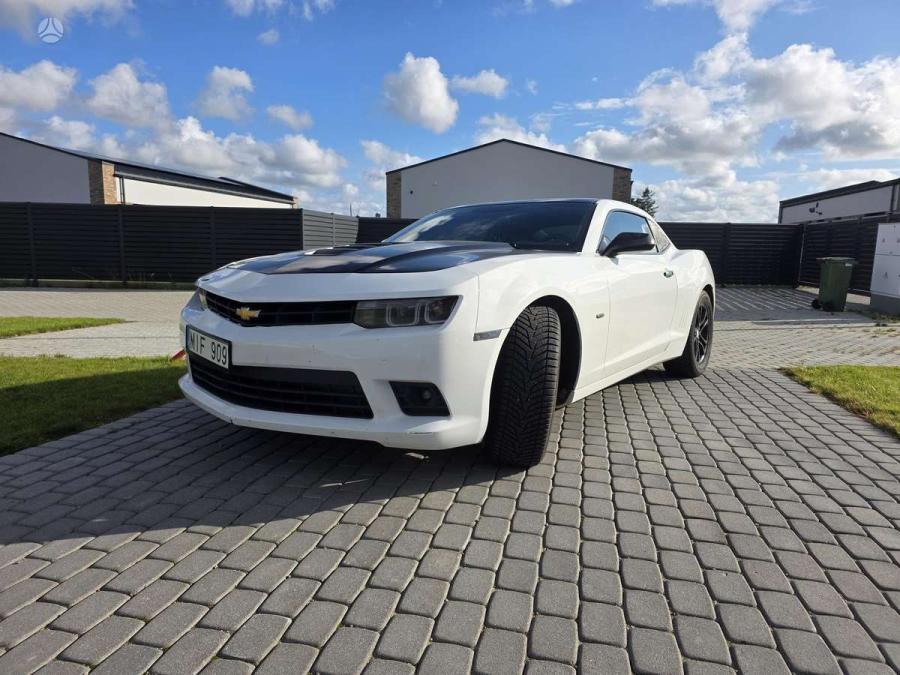 White Chevrolet Camaro 2014 in Klaipeda, with an engine capacity of 3.60 L and mileage of 159 thousand km for 9000 €, photo 1 on AUTOMOTO.COM.LV