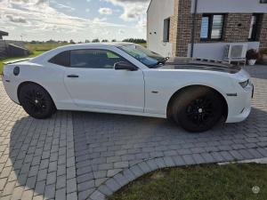 White Chevrolet Camaro 2014 in Klaipeda, with an engine capacity of 3.60 L and mileage of 159 thousand km for 9000 €, photo 6 on AUTOMOTO.COM.LV