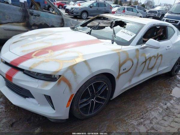 White Chevrolet Camaro 2017 in Panevezys, with an engine capacity of 2.00 L and mileage of 210 thousand km for 5450 €, photo 2 on AUTOMOTO.COM.LV