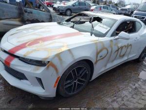 White Chevrolet Camaro 2017 in Panevezys, with an engine capacity of 2.00 L and mileage of 210 thousand km for 5450 €, photo 3 on AUTOMOTO.COM.LV