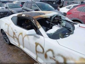 White Chevrolet Camaro 2017 in Panevezys, with an engine capacity of 2.00 L and mileage of 210 thousand km for 5450 €, photo 7 on AUTOMOTO.COM.LV