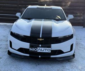 White Chevrolet Camaro 2020 in Kaunas, with an engine capacity of 2.00 L and mileage of 60 thousand km for 27500 €, photo 2 on AUTOMOTO.COM.LV