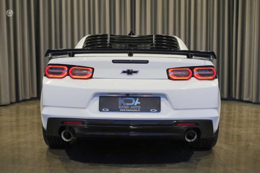 White Chevrolet Camaro 2021 in Marijampole, with an engine capacity of 3.56 L and mileage of 17 thousand km for 29850 €, photo 10 on AUTOMOTO.COM.LV