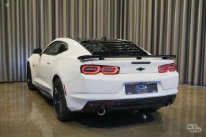 Balts Chevrolet Camaro 2021 Marijampole, ar dzinēja tilpumu 3.60 L un nobraukumu 17 tūkst. km par 27950 €, foto 9 vietnē AUTOMOTO.COM.LV