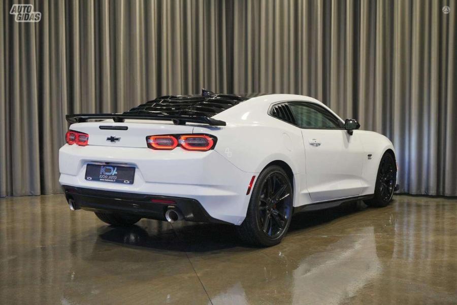 Balts Chevrolet Camaro 2021 Marijampole, ar dzinēja tilpumu 3.60 L un nobraukumu 17 tūkst. km par 27950 €, foto 12 vietnē AUTOMOTO.COM.LV