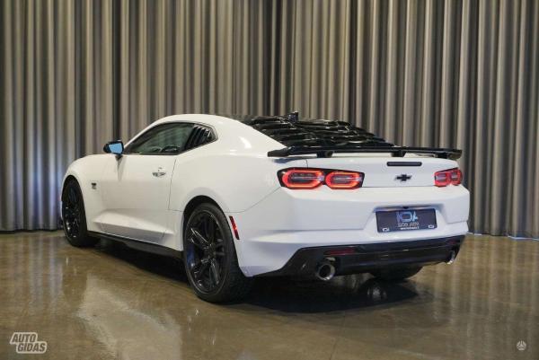 White Chevrolet Camaro 2021 in Marijampole, with an engine capacity of 3.60 L and mileage of 17 thousand km for 27950 €, photo 8 on AUTOMOTO.COM.LV
