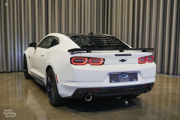 White Chevrolet Camaro 2021 in Marijampole, with an engine capacity of 3.60 L and mileage of 17 thousand km for 27950 €, photo 9 on AUTOMOTO.COM.LV