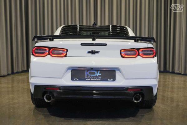 White Chevrolet Camaro 2021 in Marijampole, with an engine capacity of 3.60 L and mileage of 17 thousand km for 27950 €, photo 10 on AUTOMOTO.COM.LV