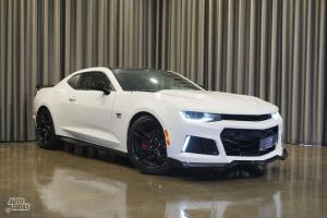Balts Chevrolet Camaro 2021 Marijampole, ar dzinēja tilpumu 3.60 L un nobraukumu 17 tūkst. km par 27950 €, foto  vietnē AUTOMOTO.COM.LV