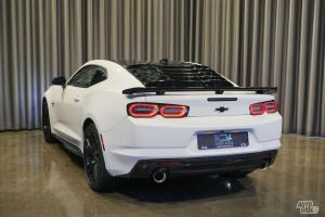 White Chevrolet Camaro 2021 in Marijampole, with an engine capacity of 3.60 L and mileage of 17 thousand km for 27950 €, photo 11 on AUTOMOTO.COM.LV