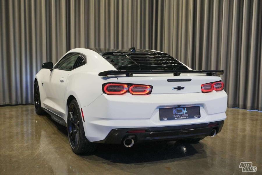 White Chevrolet Camaro 2021 in Marijampole, with an engine capacity of 3.60 L and mileage of 17 thousand km for 27950 €, photo 11 on AUTOMOTO.COM.LV