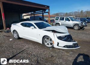 White Chevrolet Camaro 2022 in Klaipeda, with an engine capacity of 2.00 L and mileage of 54 thousand km for 10285 €, photo  on AUTOMOTO.COM.LV