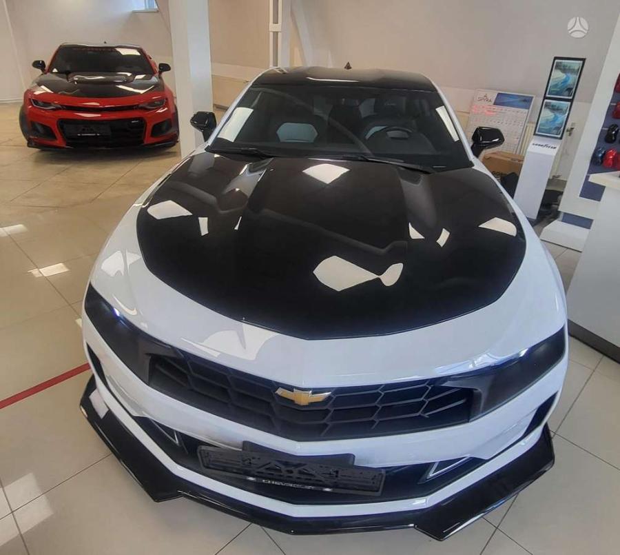 Balts Chevrolet Camaro 2022 Šauļi, ar dzinēja tilpumu 2.00 L un nobraukumu 6 tūkst. km par 27700 €, foto 3 vietnē AUTOMOTO.COM.LV