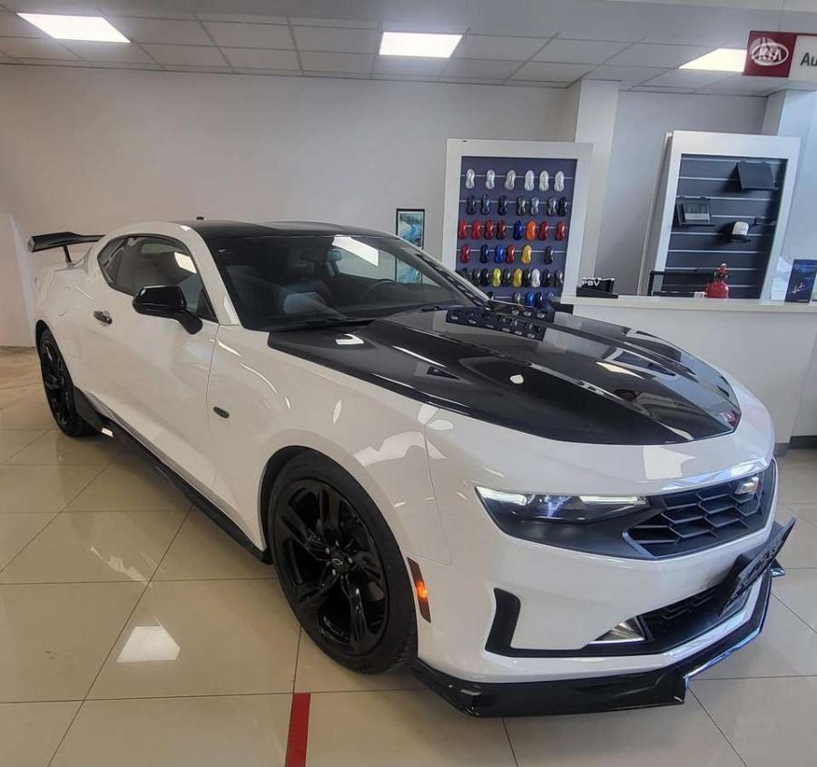 Balts Chevrolet Camaro 2022 Šauļi, ar dzinēja tilpumu 2.00 L un nobraukumu 6 tūkst. km par 27700 €, foto 4 vietnē AUTOMOTO.COM.LV