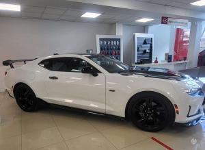 Balts Chevrolet Camaro 2022 Šauļi, ar dzinēja tilpumu 2.00 L un nobraukumu 6 tūkst. km par 27700 €, foto 5 vietnē AUTOMOTO.COM.LV