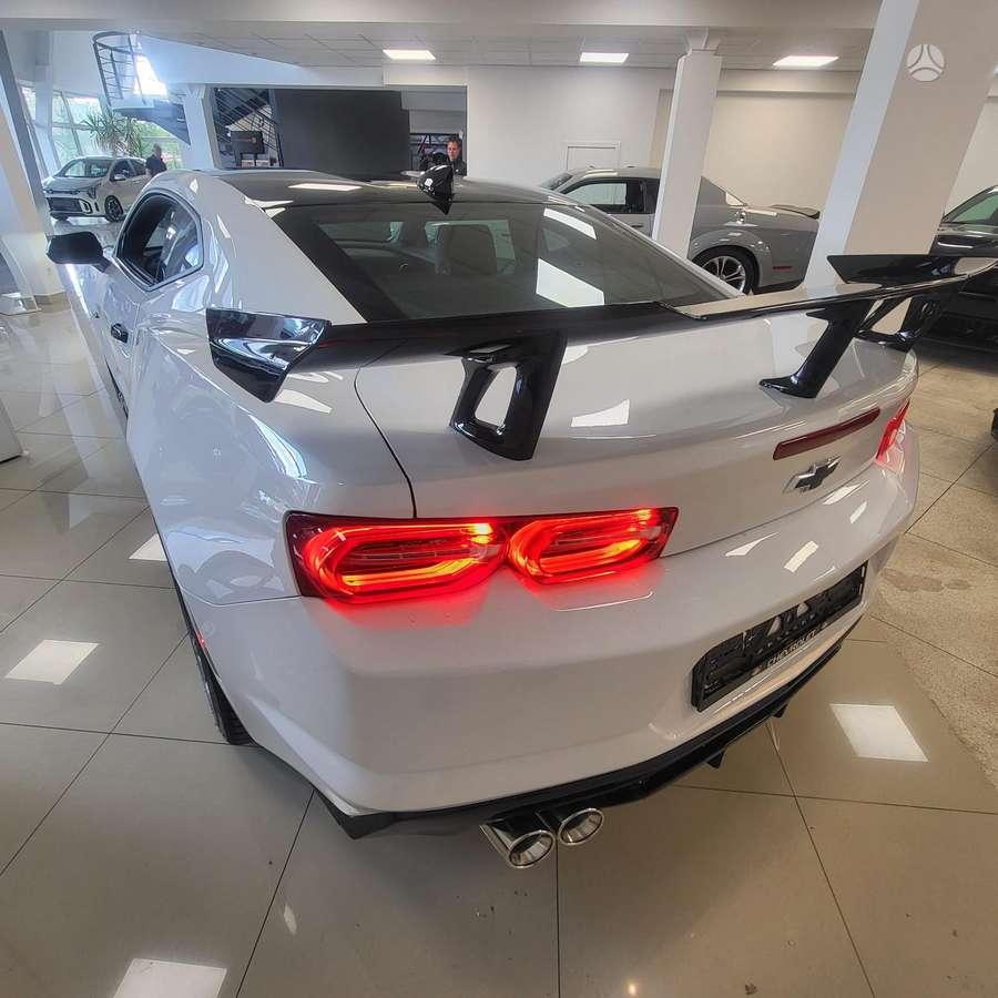 Balts Chevrolet Camaro 2022 Šauļi, ar dzinēja tilpumu 2.00 L un nobraukumu 6 tūkst. km par 27700 €, foto 10 vietnē AUTOMOTO.COM.LV