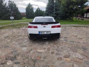Balts Chevrolet Camaro 2015 Panevēža, ar dzinēja tilpumu 3.60 L un nobraukumu 88 tūkst. km par 14000 €, foto 6 vietnē AUTOMOTO.COM.LV