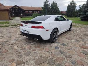 Balts Chevrolet Camaro 2015 Panevēža, ar dzinēja tilpumu 3.60 L un nobraukumu 88 tūkst. km par 14000 €, foto 7 vietnē AUTOMOTO.COM.LV