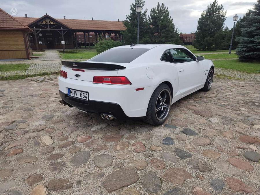 Balts Chevrolet Camaro 2015 Panevēža, ar dzinēja tilpumu 3.60 L un nobraukumu 88 tūkst. km par 14000 €, foto 7 vietnē AUTOMOTO.COM.LV
