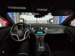 Balts Chevrolet Camaro 2015 Panevēža, ar dzinēja tilpumu 3.60 L un nobraukumu 88 tūkst. km par 14000 €, foto 14 vietnē AUTOMOTO.COM.LV