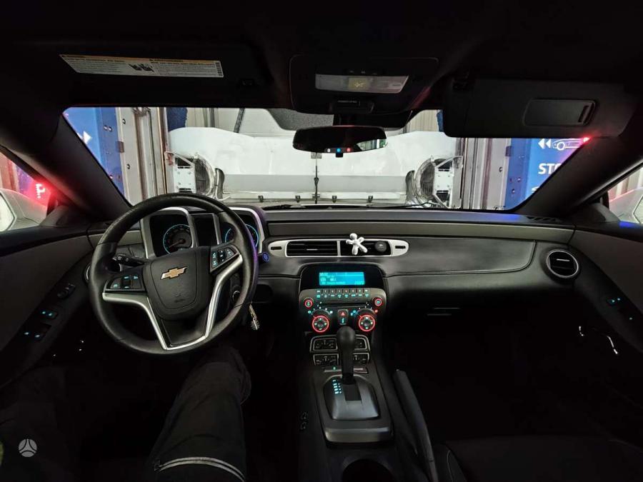 Balts Chevrolet Camaro 2015 Panevēža, ar dzinēja tilpumu 3.60 L un nobraukumu 88 tūkst. km par 14000 €, foto 14 vietnē AUTOMOTO.COM.LV