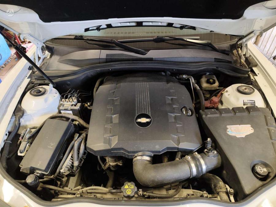 Balts Chevrolet Camaro 2015 Panevēža, ar dzinēja tilpumu 3.60 L un nobraukumu 88 tūkst. km par 14000 €, foto 16 vietnē AUTOMOTO.COM.LV