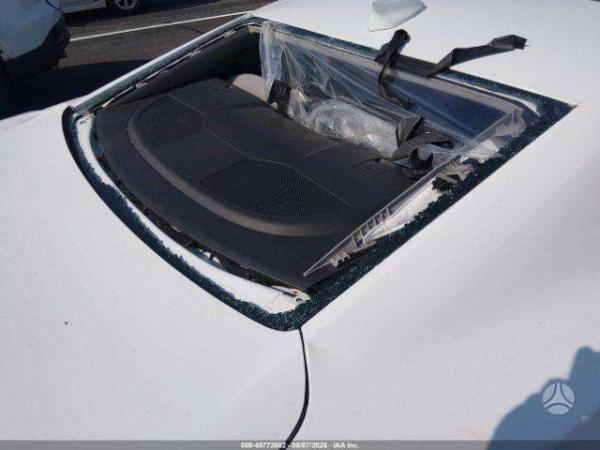 White Chevrolet Camaro 2019 in Klaipeda, with an engine capacity of 3.60 L and mileage of 187 thousand km for 7050 €, photo 8 on AUTOMOTO.COM.LV