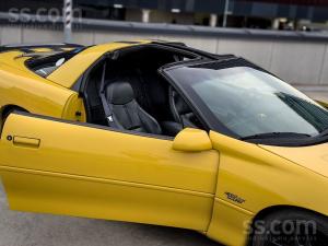 Dzeltens Chevrolet Camaro 1995 Rīga, ar dzinēja tilpumu 5.70 L un nobraukumu 226 tūkst. km par 9600 €, foto 11 vietnē AUTOMOTO.COM.LV