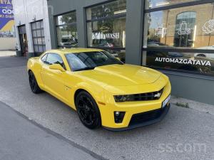 Желтый Шевроле Камаро 2012 в Рига, объемом двигателя 3.60 л и пробегом 94 тыс. км за 12750 €, фото 4 на AUTOMOTO.COM.LV