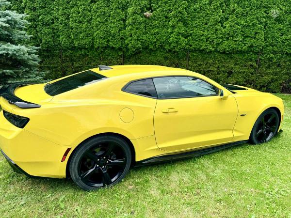 Dzeltens Chevrolet Camaro 2017 Viļņa, ar dzinēja tilpumu 2.00 L un nobraukumu 80 tūkst. km par 17999 €, foto 2 vietnē AUTOMOTO.COM.LV