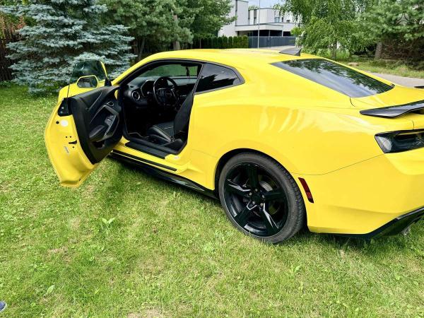 Dzeltens Chevrolet Camaro 2017 Viļņa, ar dzinēja tilpumu 2.00 L un nobraukumu 80 tūkst. km par 17999 €, foto 9 vietnē AUTOMOTO.COM.LV