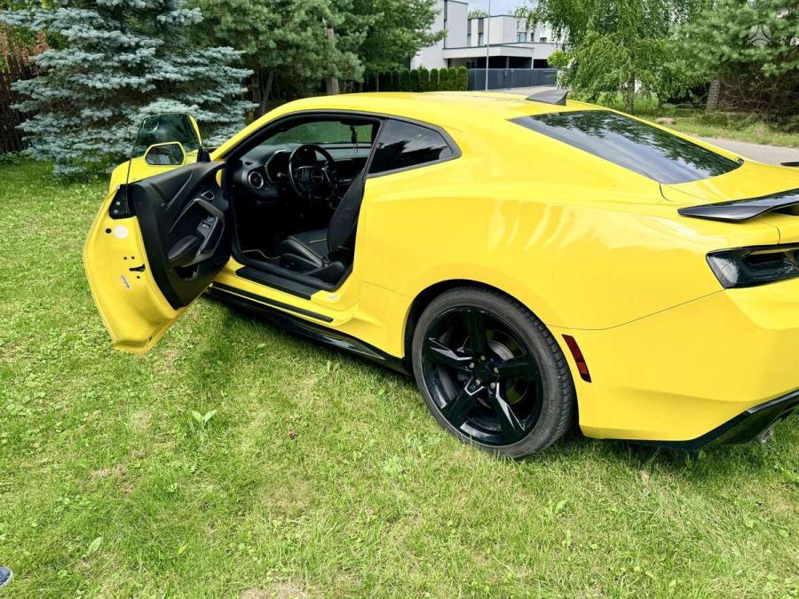 Dzeltens Chevrolet Camaro 2017 Viļņa, ar dzinēja tilpumu 2.00 L un nobraukumu 80 tūkst. km par 17999 €, foto 10 vietnē AUTOMOTO.COM.LV