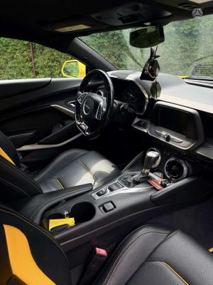Dzeltens Chevrolet Camaro 2017 Viļņa, ar dzinēja tilpumu 2.00 L un nobraukumu 80 tūkst. km par 17999 €, foto 13 vietnē AUTOMOTO.COM.LV