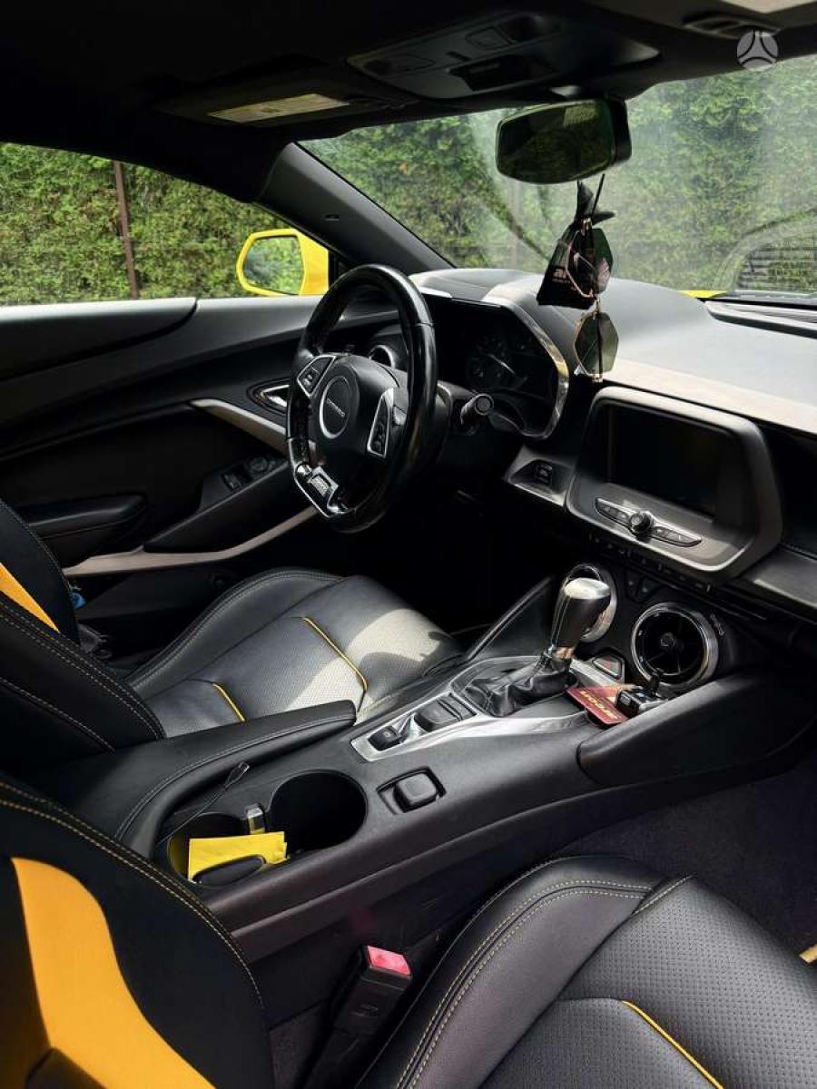 Dzeltens Chevrolet Camaro 2017 Viļņa, ar dzinēja tilpumu 2.00 L un nobraukumu 80 tūkst. km par 17999 €, foto 13 vietnē AUTOMOTO.COM.LV