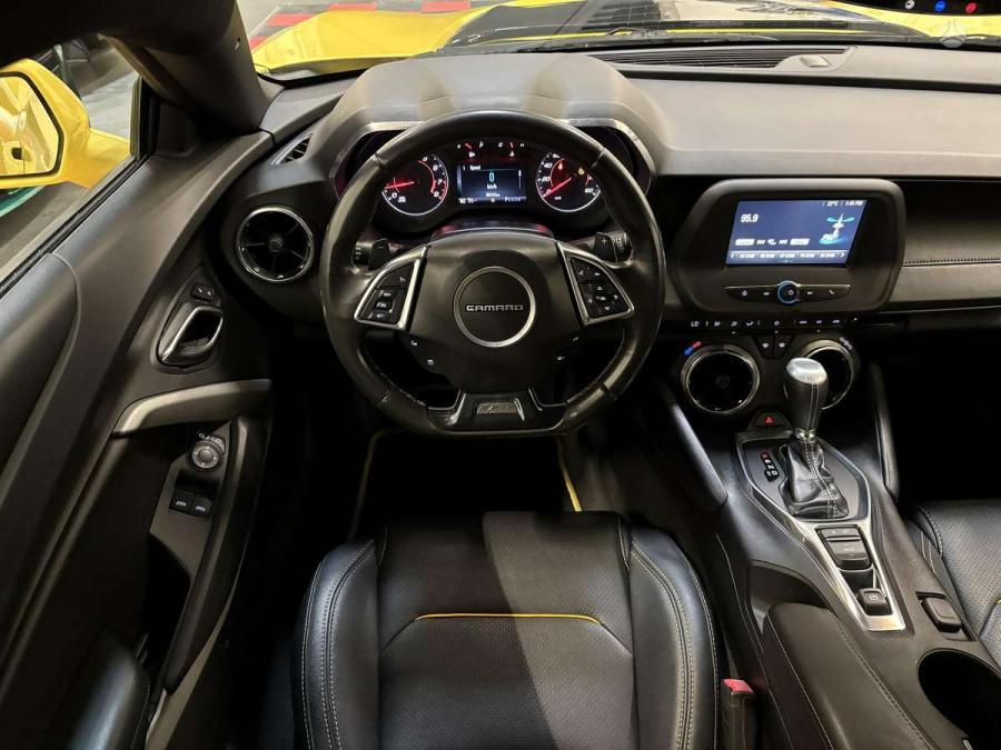 Dzeltens Chevrolet Camaro 2017 Viļņa, ar dzinēja tilpumu 2.00 L un nobraukumu 81 tūkst. km par 17990 €, foto 20 vietnē AUTOMOTO.COM.LV