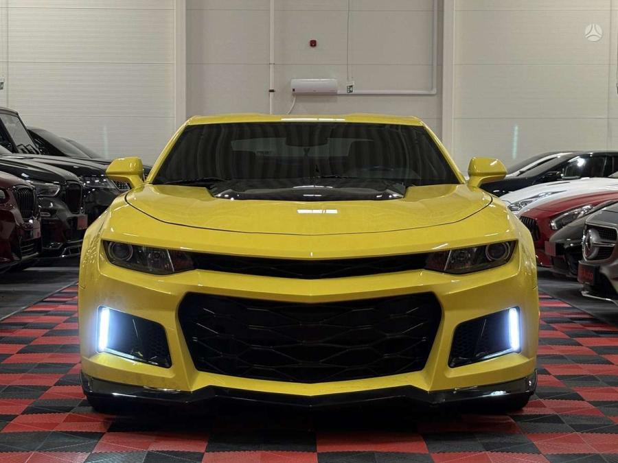 Dzeltens Chevrolet Camaro 2017 Viļņa, ar dzinēja tilpumu 2.00 L un nobraukumu 81 tūkst. km par 17500 €, foto 3 vietnē AUTOMOTO.COM.LV