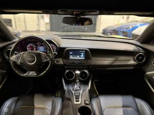 Dzeltens Chevrolet Camaro 2017 Viļņa, ar dzinēja tilpumu 2.00 L un nobraukumu 81 tūkst. km par 17500 €, foto 19 vietnē AUTOMOTO.COM.LV